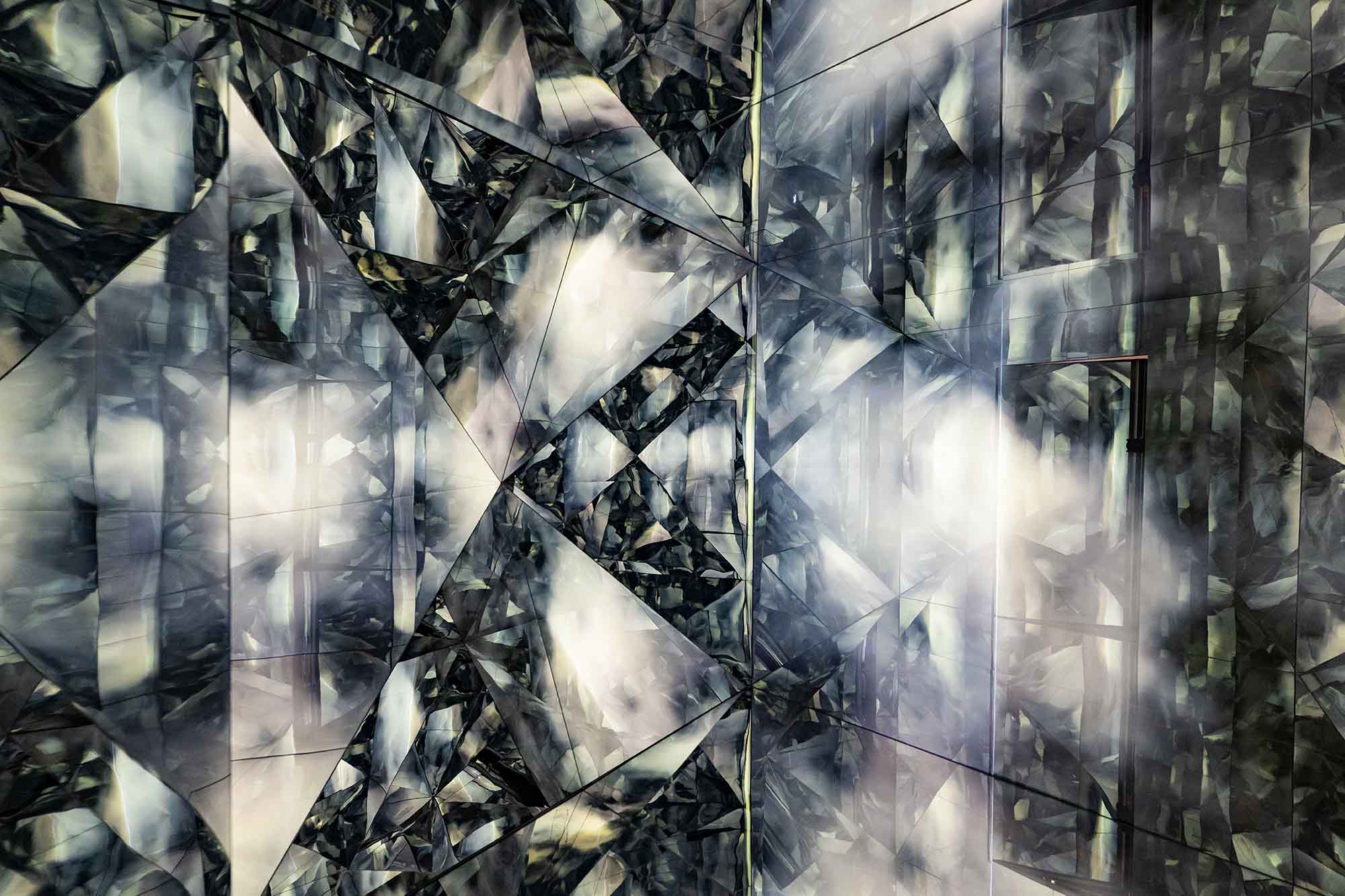 Hyper Mirror (Seattle) - WNDR Museum